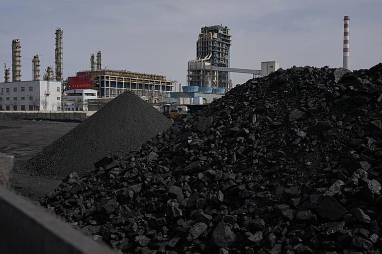 China's factory activity flatlines in May casting doubt over the economy