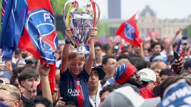 PSG viert tweede Champions League-winst op rij met fans in Parijs