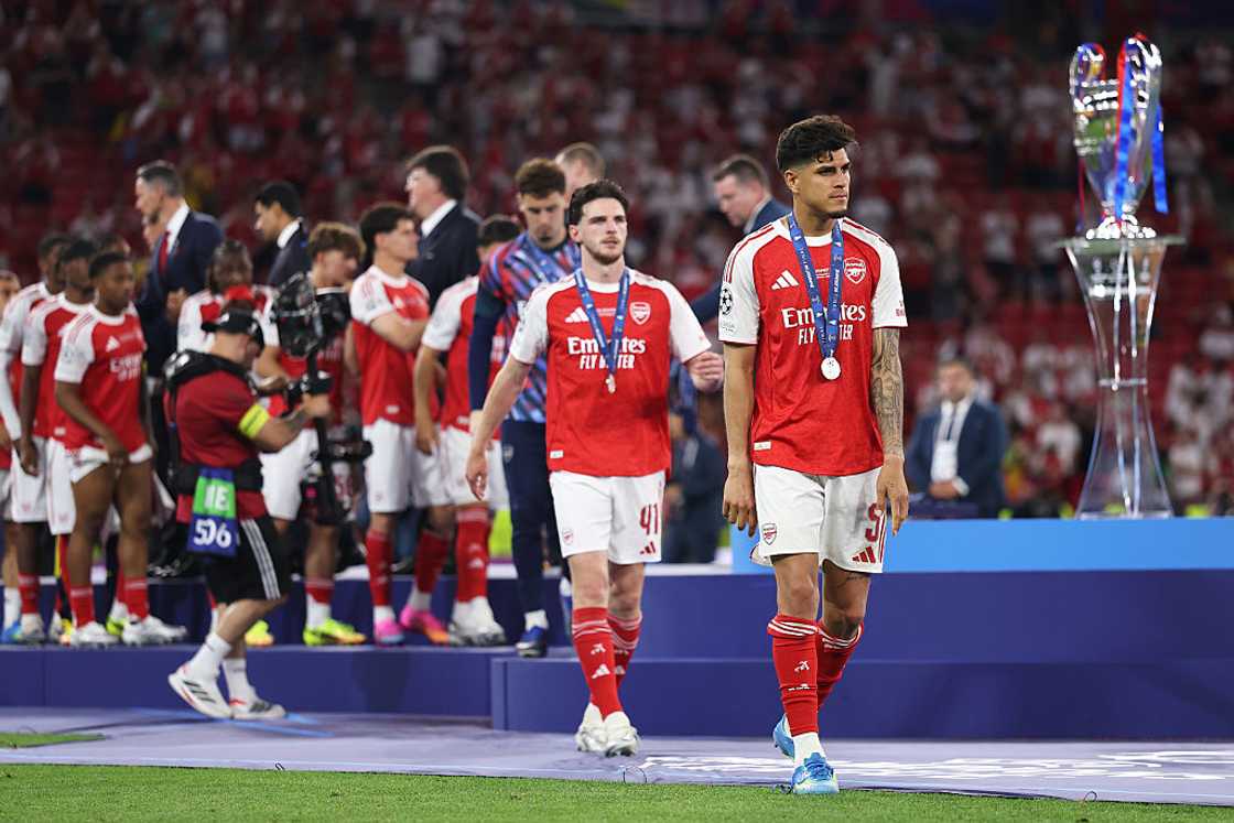 Alex Ferguson: Manchester United legend rips into Arsenal after ...