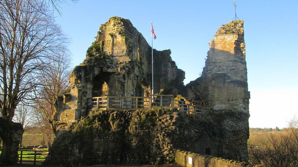 Petition over castle conservation signed by 500