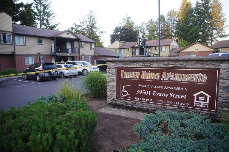 Multiple people killed, police officer shot in Sandy; man arrested
