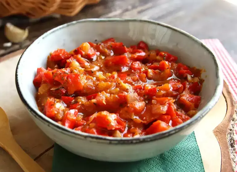 Easy tomato sauce: a waste-not recipe for your overripe tomatoes