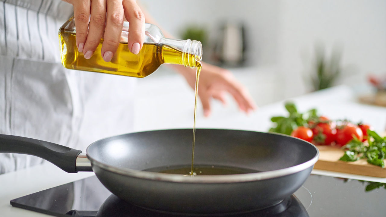 Olive oil vs mustard oil: Which is better for heart health?