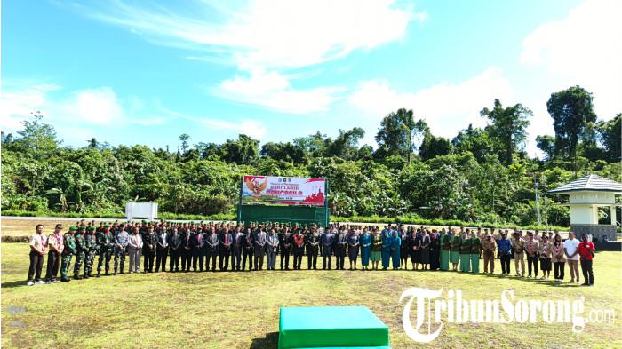 Hari Lahir Pancasila di Sorong Selatan bendera dikibarkan setengah ...