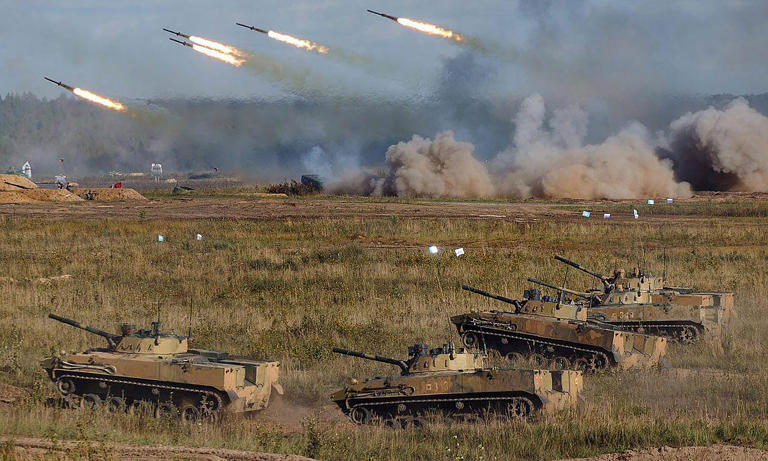Putin's 'unstoppable' hypersonic missile 'strikes Russian targets in ...