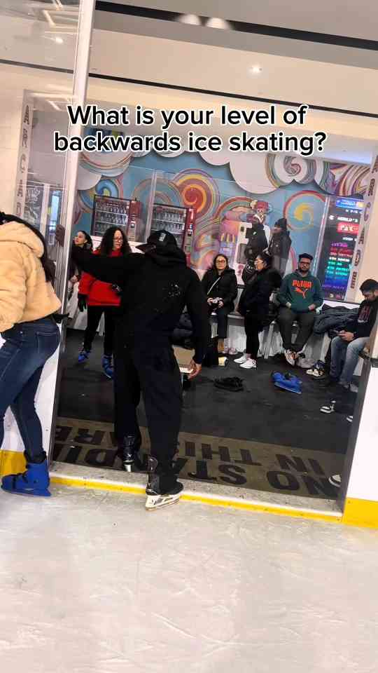 How to perform backwards crossovers in hockey skating