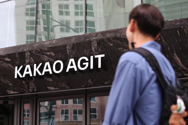 Kakao restructures after CPO Hong's exit over redesign backlash
