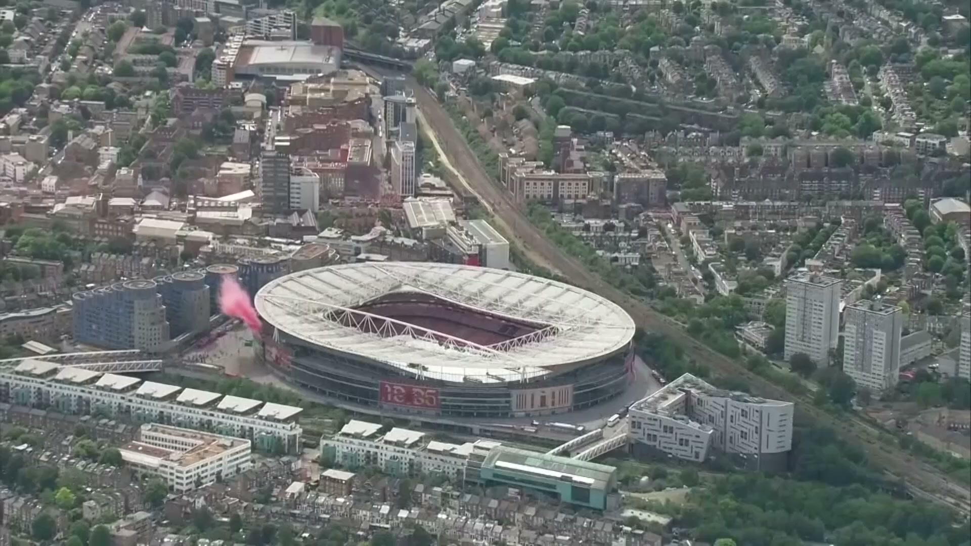 Arsenal fans pack London streets for victory parade