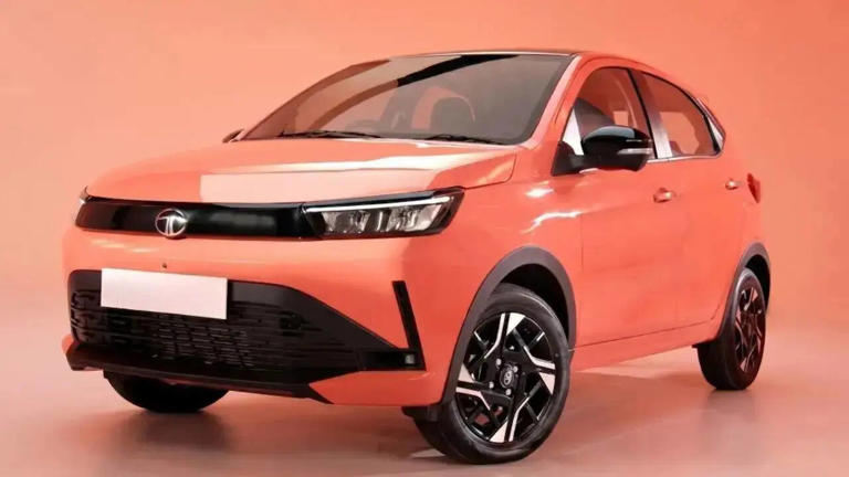 2026 Tata Tiago variant breakdown — base Smart vs top Creative Plus!