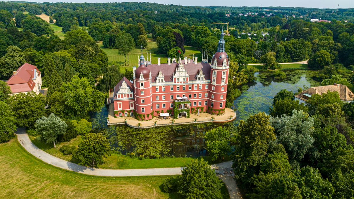 Seen, Brücken, Schloss: Dieses Gartenwunder ist ein Ort zum Staunen