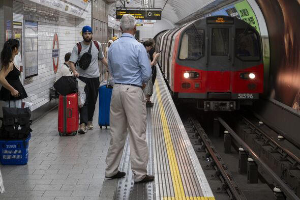 Northern, Victoria, and Elizabeth line update as Tube strikes to hit ...
