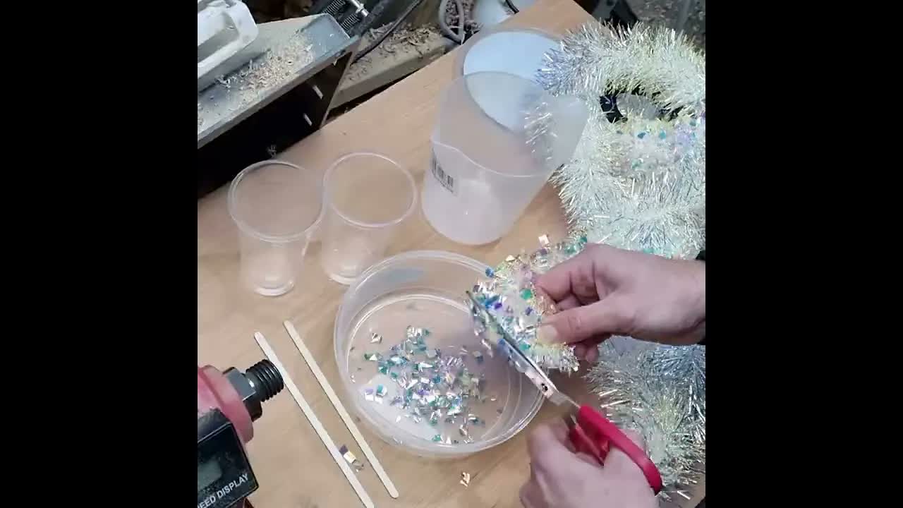 This bowl was made to sparkle – the glitter woodturning reveal