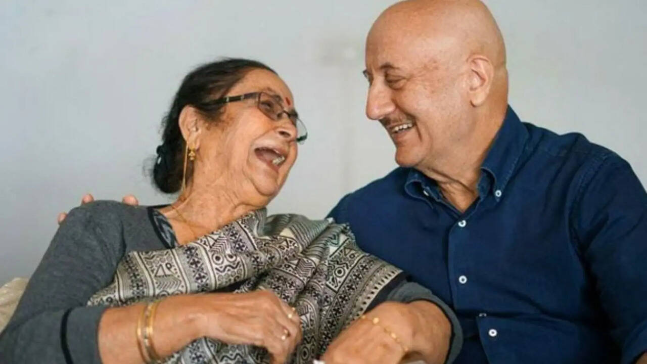 Anupam Kher's portrayal of a middle-class family resonates with every ...