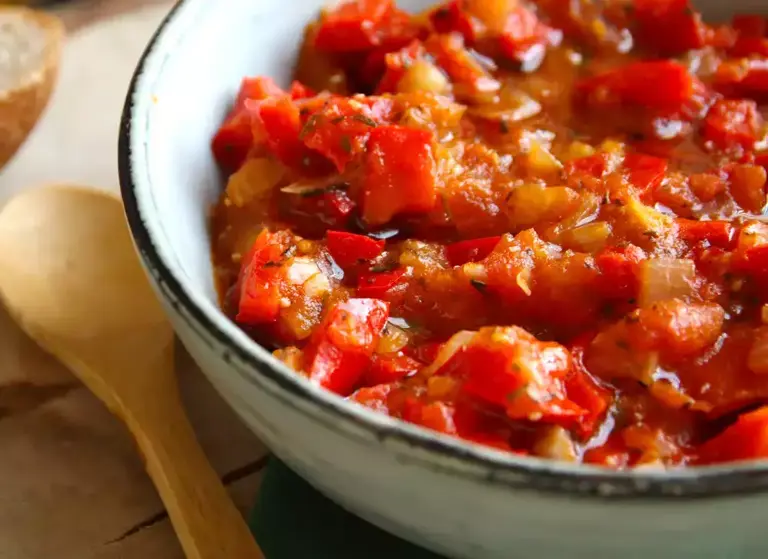 Easy tomato sauce: a waste-not recipe for your overripe tomatoes
