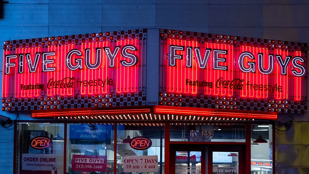 5 chains serving standout bacon cheeseburgers