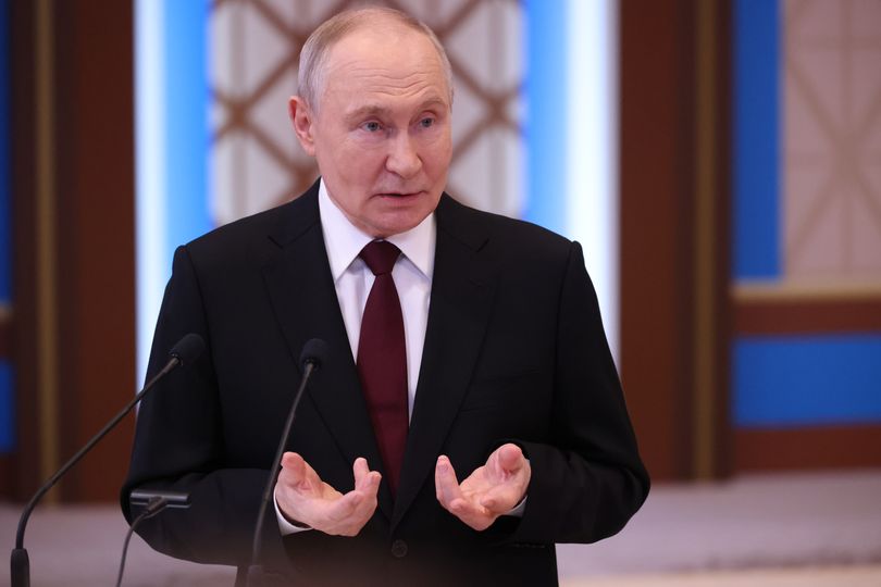 Vladimir Putin strops in public as he rages 'I do not even understand ...