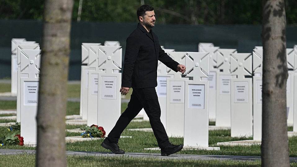 Zelensky pushes pre-winter peace talks as Moscow sends mixed signals