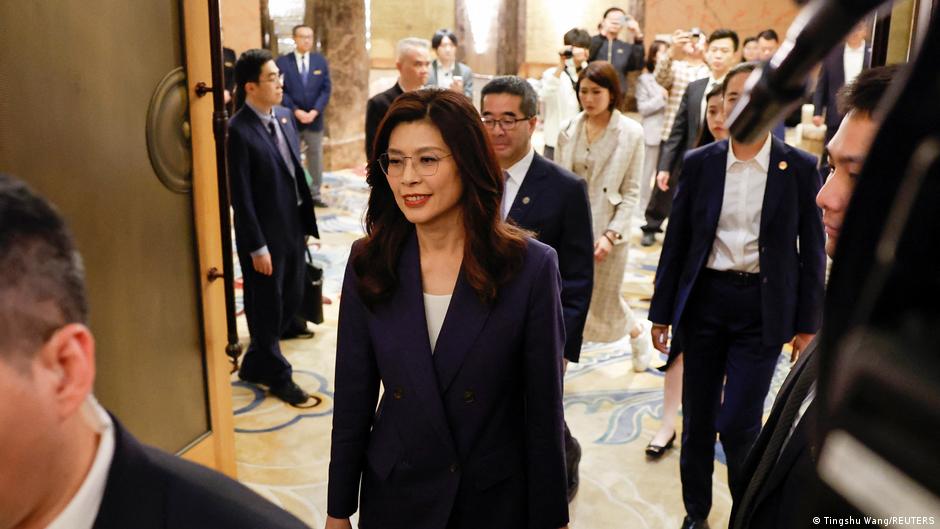 Taiwan opposition leader heads to US