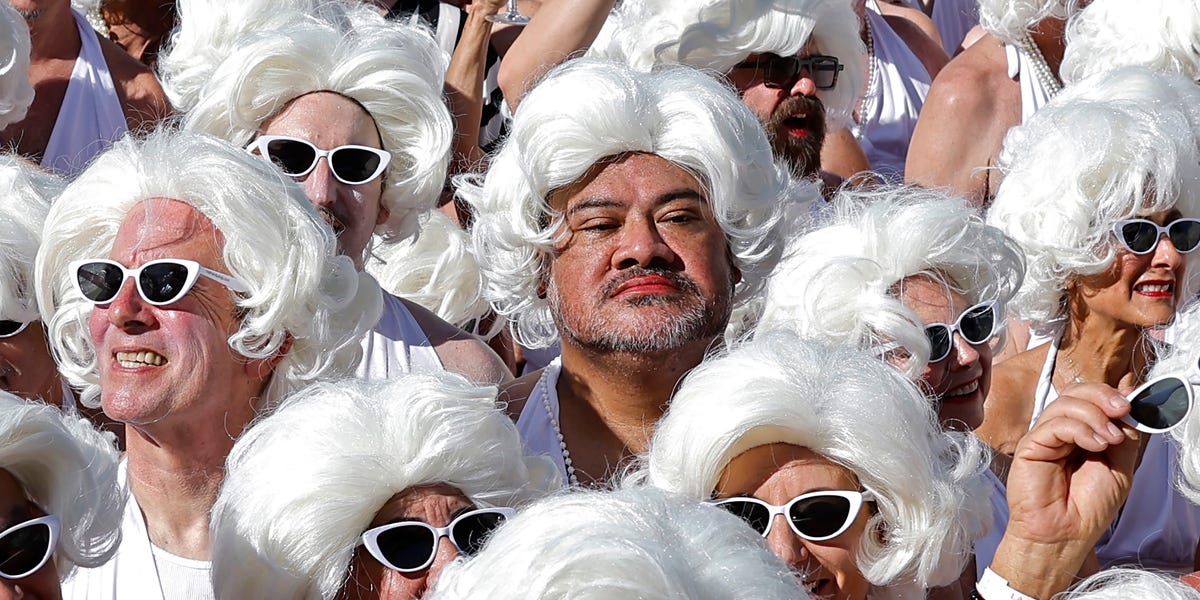 Haven't I seen you before? Over 1,000 Marilyn Monroe fans recreate ...