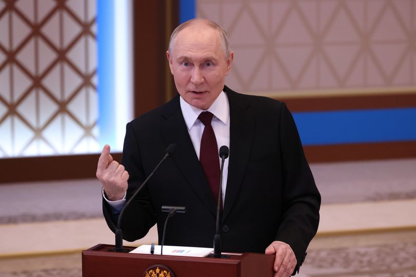 Vladimir Putin strops in public as he rages 'I do not even understand ...