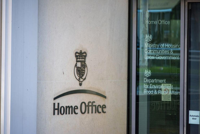 Ministers accused of 'turning blind eye' to yacht gangs smuggling ...