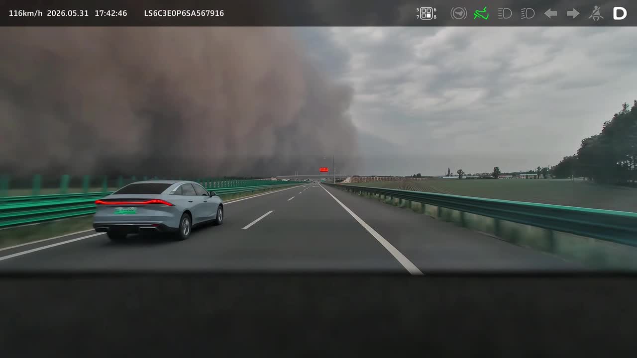Dashcam captures moment sandstorm sweeps across highway forcing driver ...