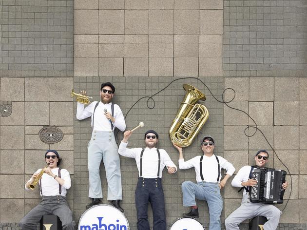 Hamburger Band „Mahoin“ spielt Shantypolka auf der Kälberweide