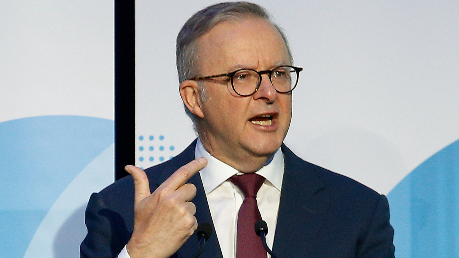 ‘People don’t trust the government’: Labor blasted over collapsing ...