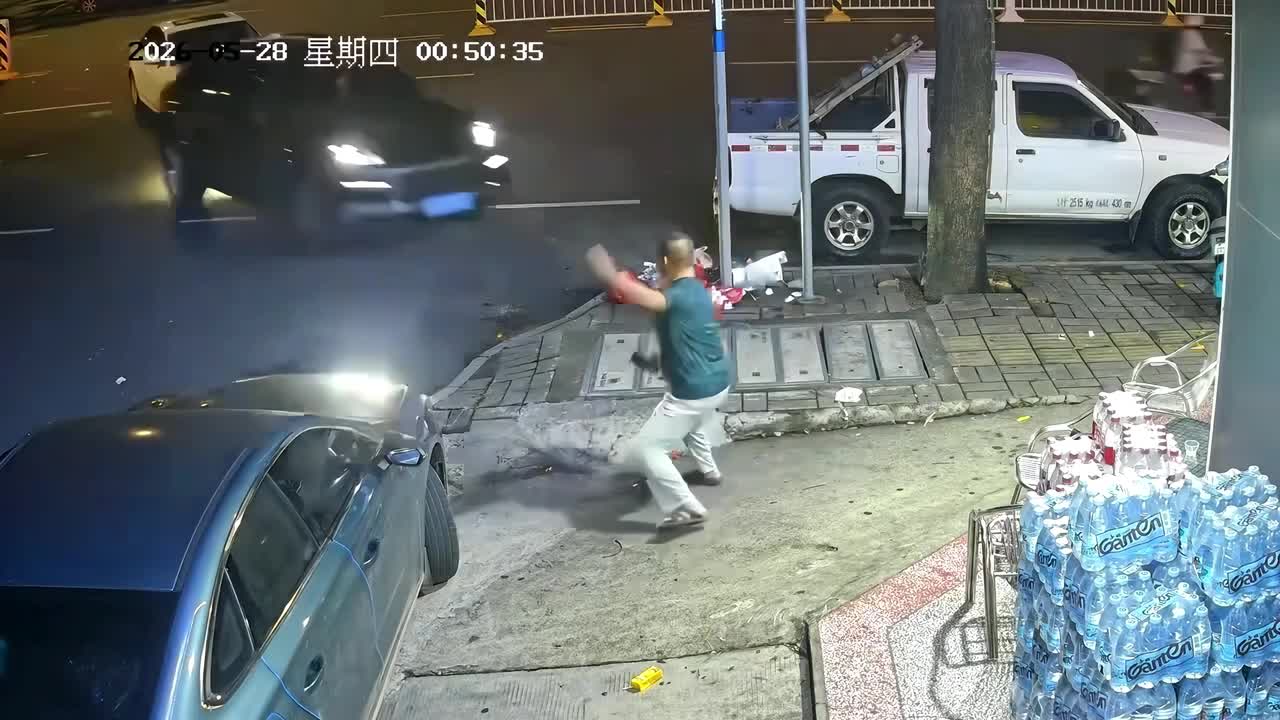 Shocking moment car swerves onto pavement and almost crushes pedestrian ...
