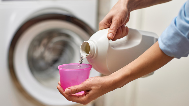 Keep those old detergent containers: Use them for DIY hanging storage ...