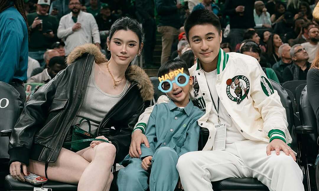 Supermodel Ming Xi and Mario Ho, son of casino mogul Stanley Ho, hold ...