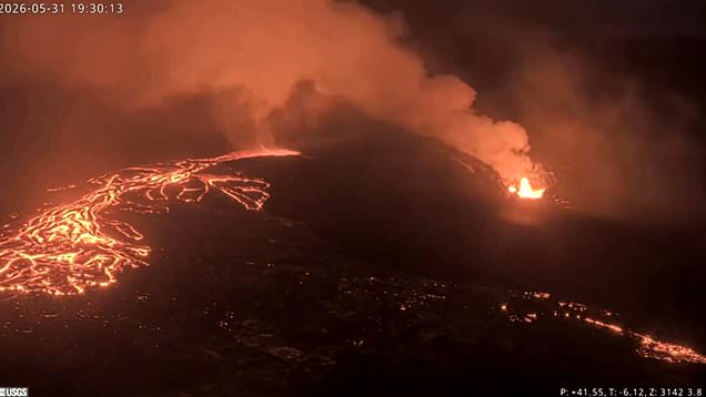 Lava flow spills down from Hawaii's Kilauea volcano