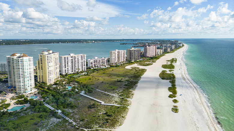 Florida's barrier island resort is situated right on the Gulf Coast ...