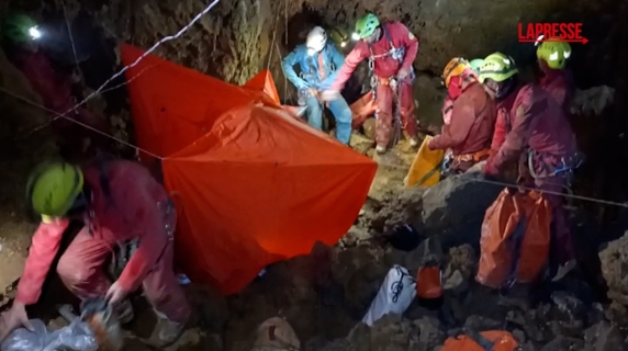 Speleologo 20enne estratto vivo dalla grotta dei Conigli Volanti: era a ...