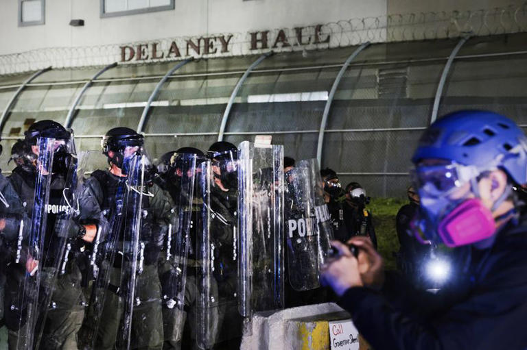 Moment GB News reporter confronted by protesters at New Jersey ICE ...