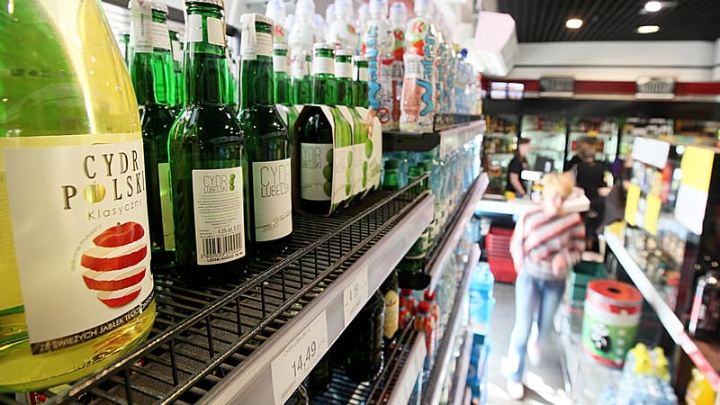 Polónia: Varsóvia alarga proibição noturna de álcool a toda a cidade