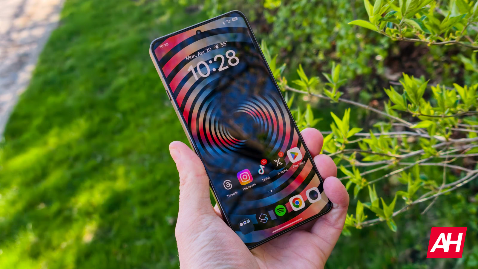 OPPO & HONOR testing Android's first 100MP square selfie cameras