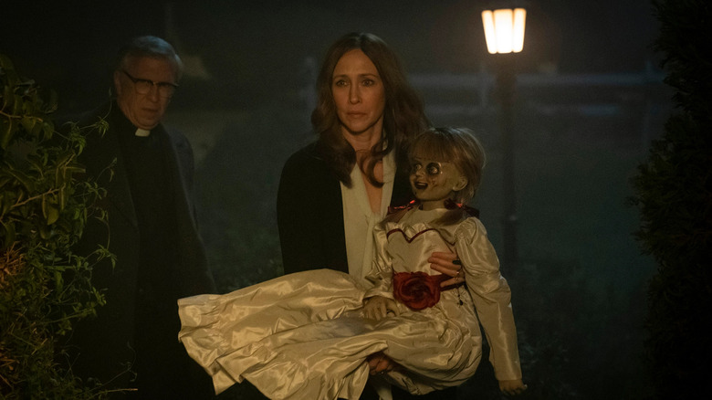 The scariest scene in Annabelle Comes Home jumps out of a creepy ...
