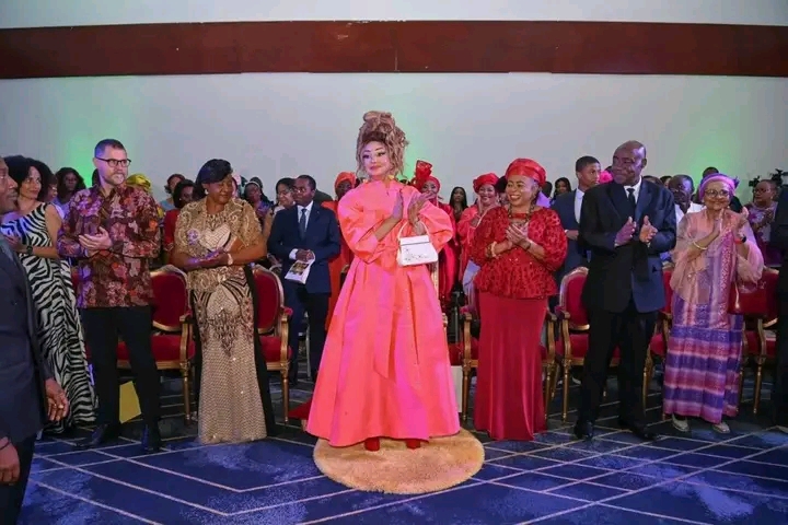 Mode : Chantal Biya illumine le Forum de la mode et du design 2026 à ...