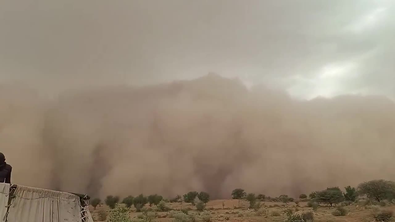 Terrifying dust storm reduces visibility as it sweeps through Indian town
