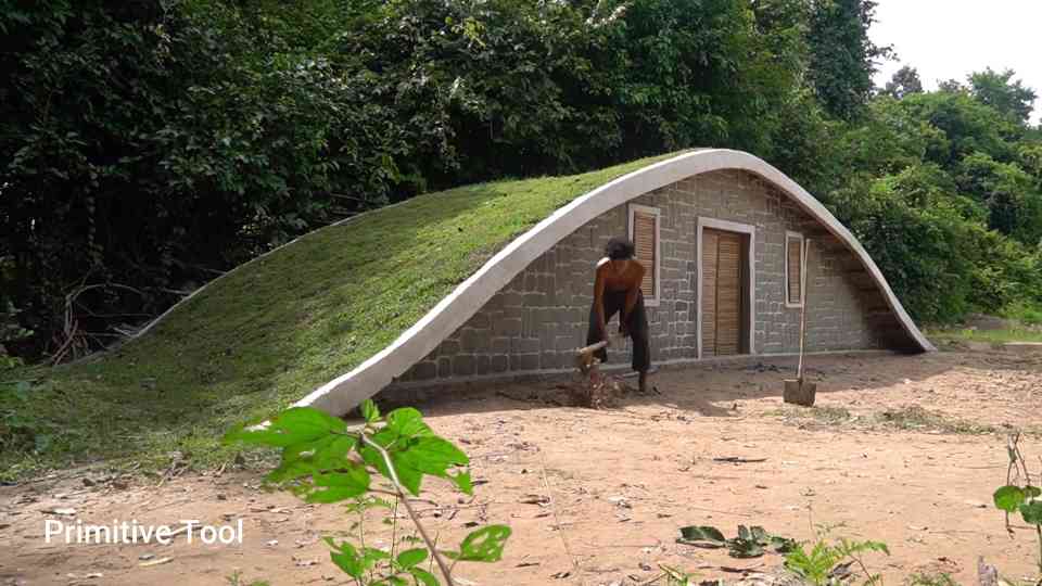 Bro has never seen a luxury home — but built one underground with fish