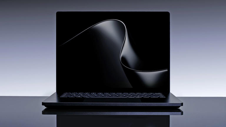 Microsoft annonce son Surface Laptop Ultra : NVIDIA RTX Spark et écran ...
