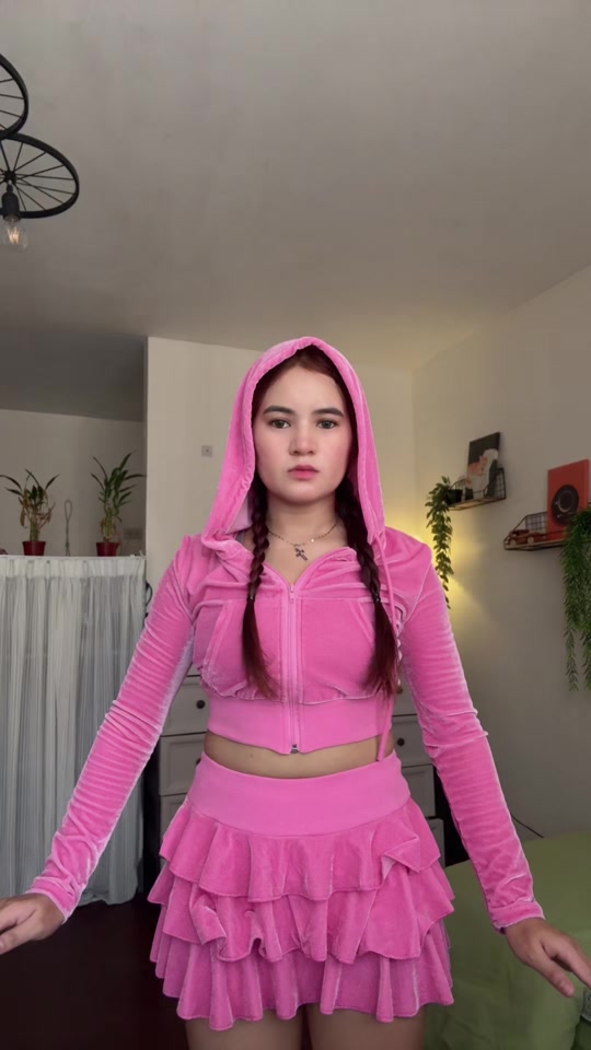 Incredible dance moves by a talented girl
