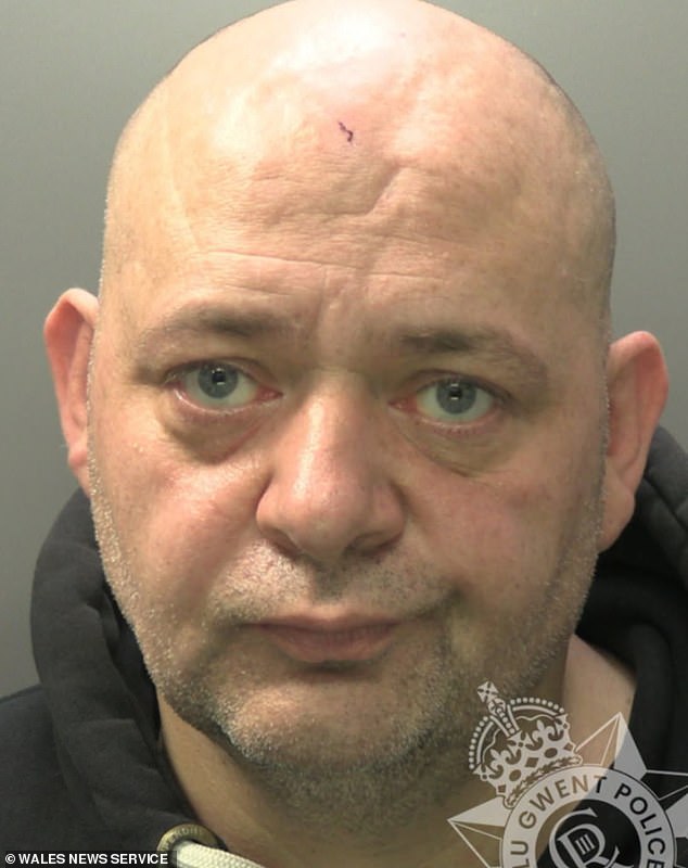 Moment handcuffed criminal speeds away from police with his car doors ...