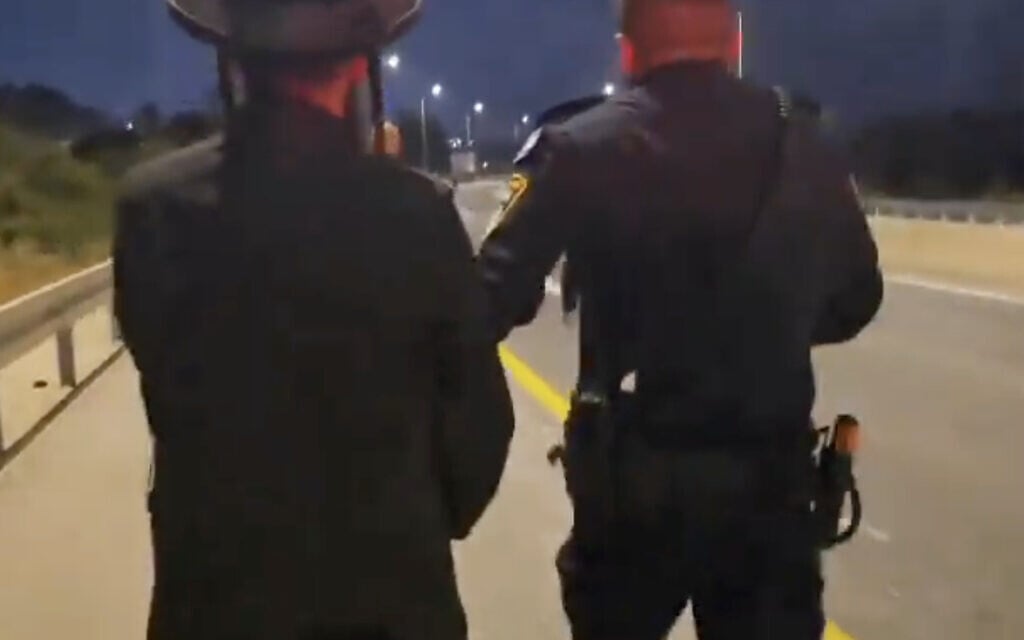 Dozens break into Beit Shemesh police station after arrest of Haredi ...