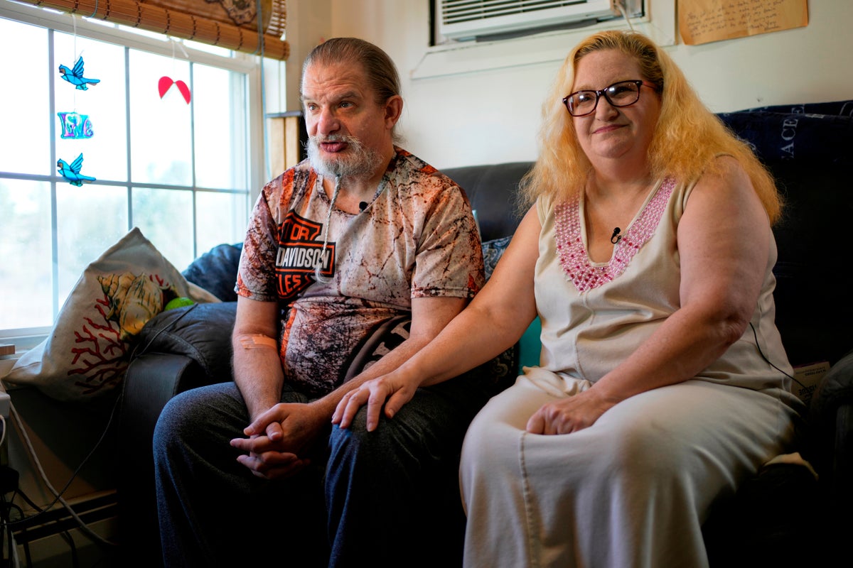 Googly-eyed robot gives dementia-stricken husband his freedom back