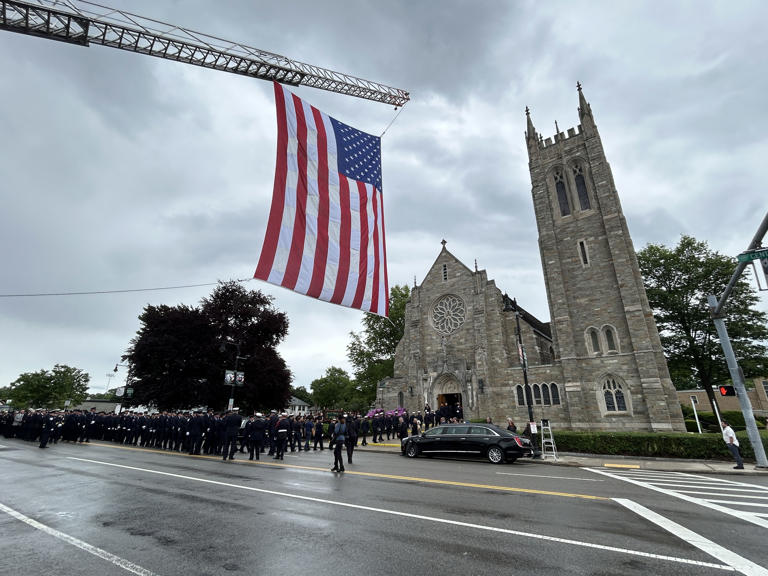 Funeral today for fallen Boston firefighter Robert Kilduff Jr.: Watch ...