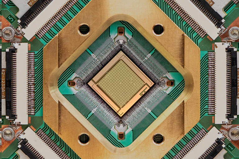 D-Wave stock releases gate-model roadmap. What that means and why it ...