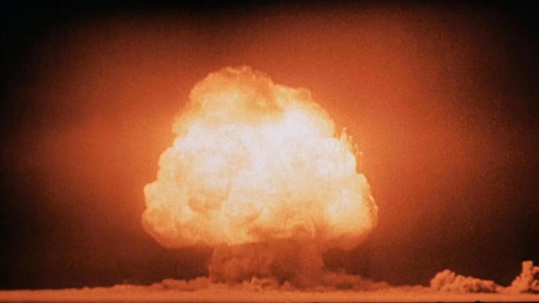 La primera explosión nuclear de la historia creó un material ...