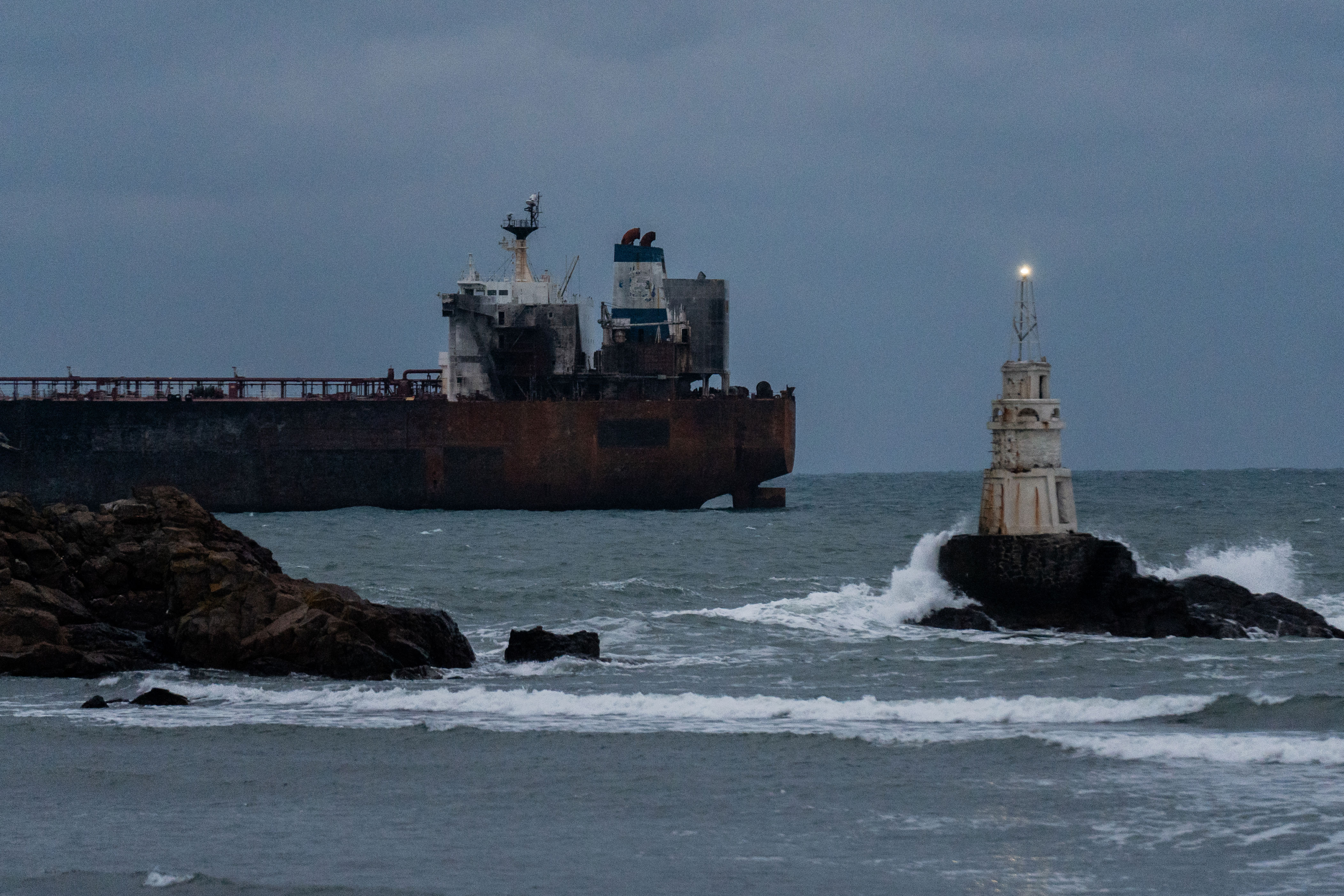 French navy, backed by the UK, intercepts Russian oil tanker